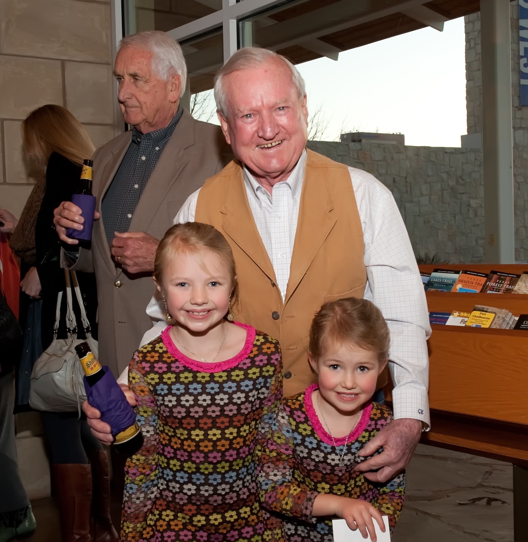 Grady Barr, Lily and Zoe McKay Bill Senter (behind) - Abilene Scene
